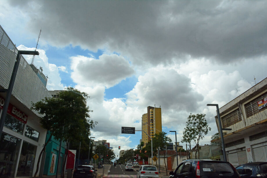 Semana em MS começa com alertas de tempestade Semana em MS começa com alertas de tempestade